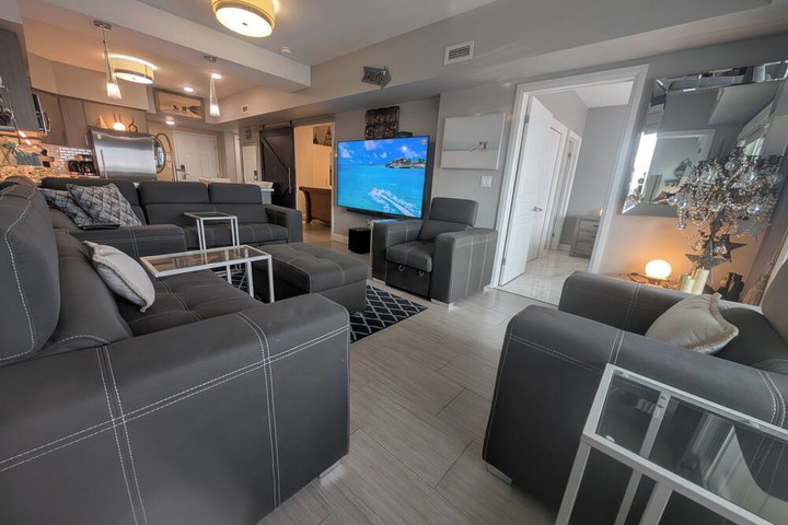 Vue Sur Le Lac&nbsp;! 1 Lit King Size, 2&nbsp;Lits Queen Size, Télévision 82" Pour Les Soirées Cinéma - 3&nbsp;Chambres, 3&nbsp;Salles De Bains - Ontario
