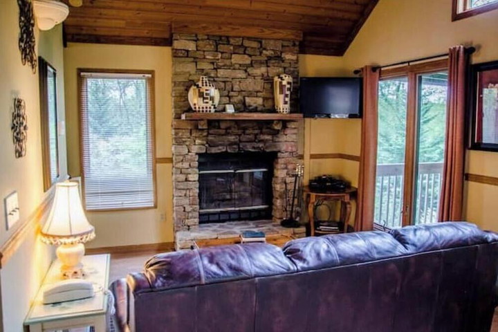 Romantic Getaway W/hot Tub - Asheville, NC