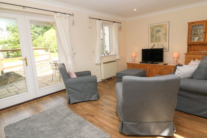 Blackbird Cottage, Pet Friendly, Country Holiday Cottage In Falmouth - Falmouth