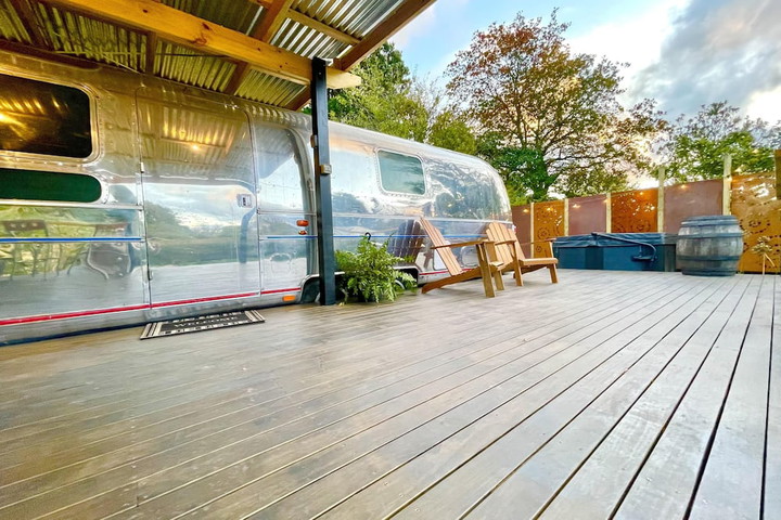 Frankie The Silver Bullet Airstream | Outdoor Jacuzzi, Couple's Oasis, - Katoomba