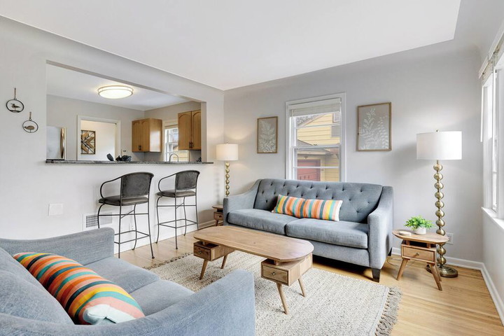 Spacious Modern & Central 3 Bed/2 Bath  Renovated  Garage  W/d  Pet-friendly - Eden Prairie, MN