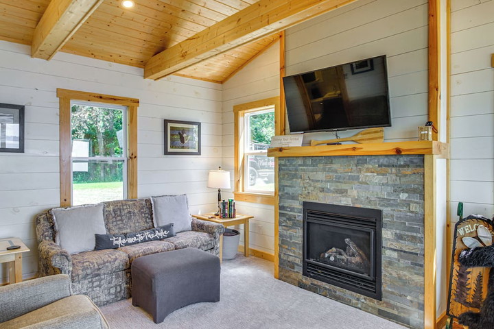 Lake Hubert Cabin W/ Private Deck + Boat Dock - Nisswa, MN