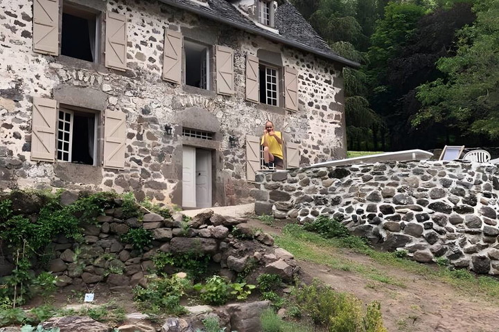 Holiday Home 'Gîte De Charme Face à La Montagne' With Mountain View, Private Terrace And Wi-fi - Cantal