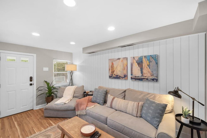 * Beautiful Oasis W/ No Detail Spared * - Towson, MD