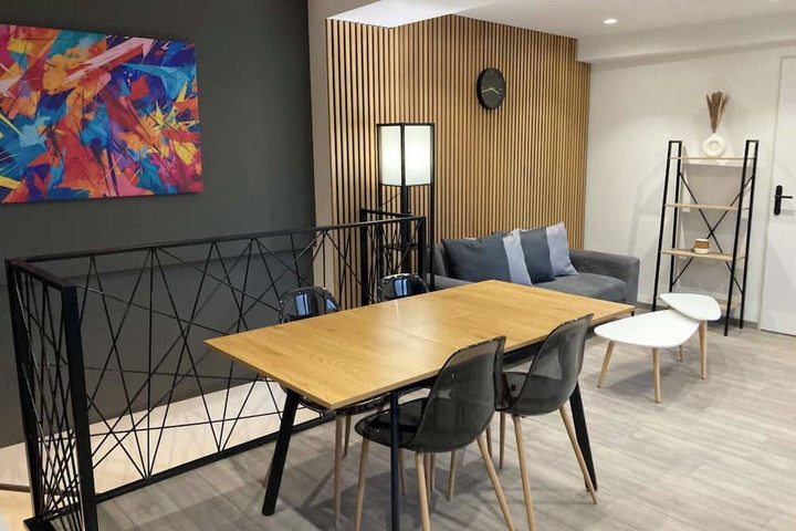 Cosy 4-person Apartment, Parking Included - Chartres