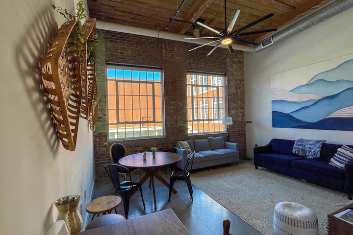 Mid Century Modern Apartment W/ A Pool! - Piedmont, SC
