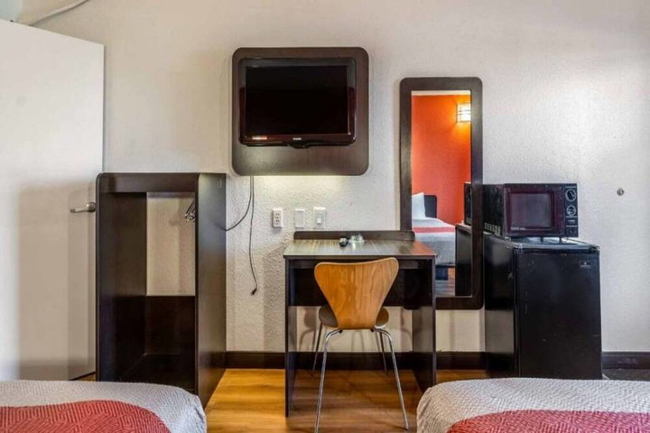 Deluxe 2 Queen Bed|pool|free Wifi &Tv - Little Rock, AR