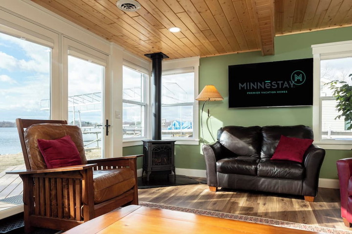 Minnestay* Water's Edge Retreat - Buffalo, MN