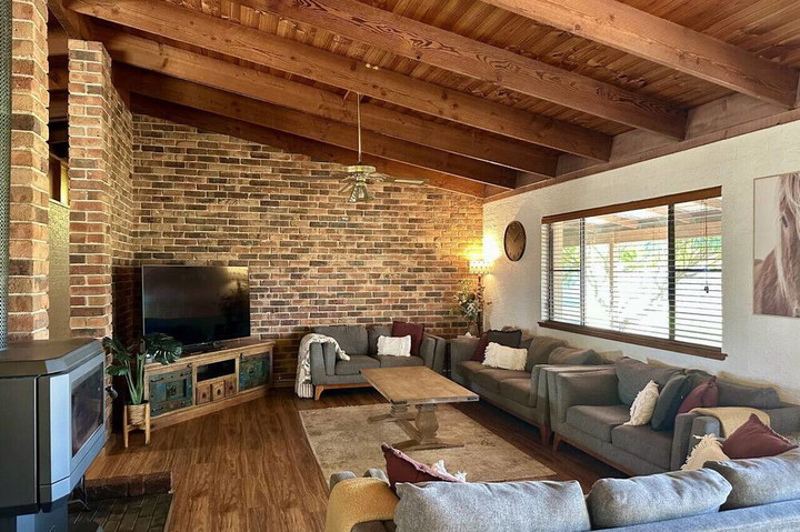 Spacious 31-acre Escape With Heated Indoor Pool, Games Room & Fire Pit - Hunter Region