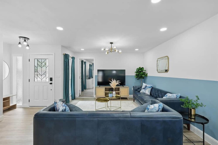 Modern Open-concept | 4-bd/3-ba With Backyard - Irving, TX