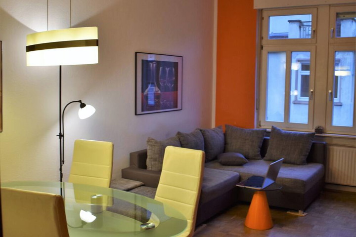 Idyllic, Central, Quiet, High-quality Apartment In An Old Building With Excellent Transport Connections - Heidelberg