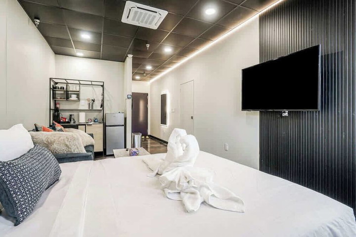 *New* Loft 5 Min To Ppg/convention Center Sleeps 4 - 몬로빌