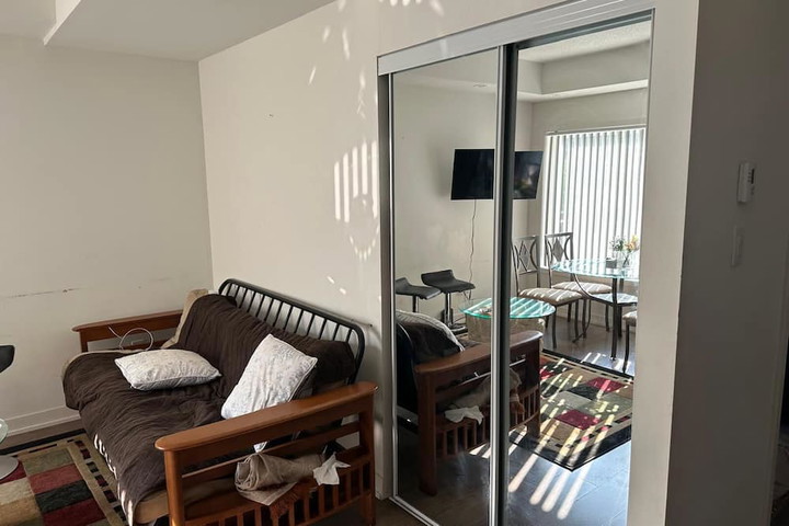 Stylish 1bd Townhome. Dedicated Workspace, High-speed Wi-fi & Fast Transit - Toronto