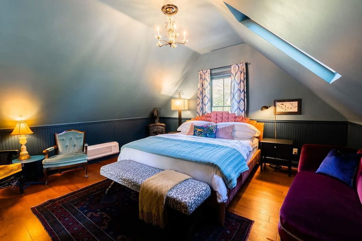 Affordable Luxury- One Block To Downtown - Ashland, OR