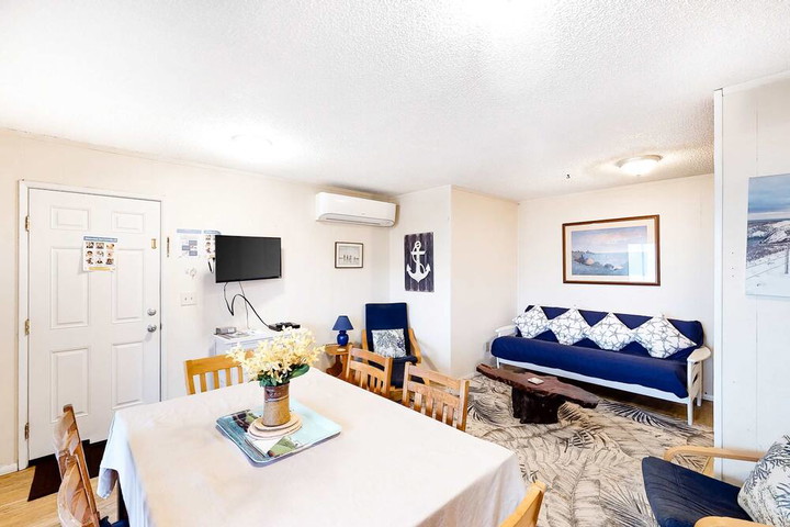 Ocean-view Lower-level Duplex Across Street From Beach - Dog-friendly - Newport, OR