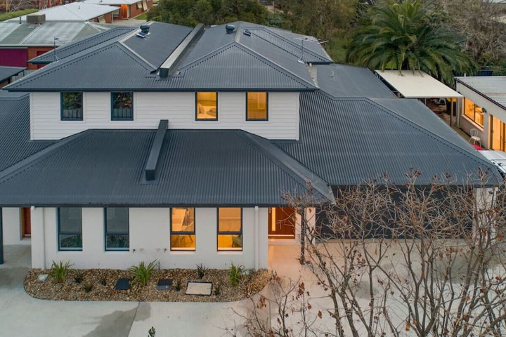 Merchant's Court: Central 3 Bedroom Townhouse! - Wangaratta