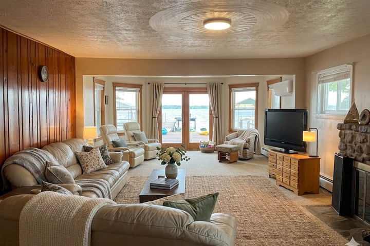 Lake House On Seneca Lake With Private Dock - Finger Lakes, NY