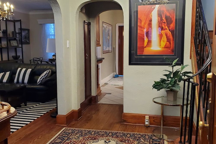 3 Floors Character House - Winnipeg