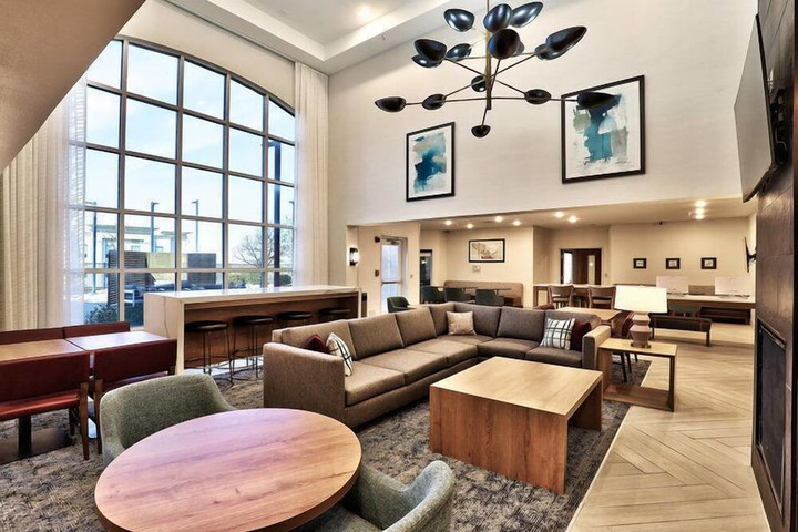 Comms Accessible 1br Suite | Free Breakfast + Pool - Nouveau-Mexique
