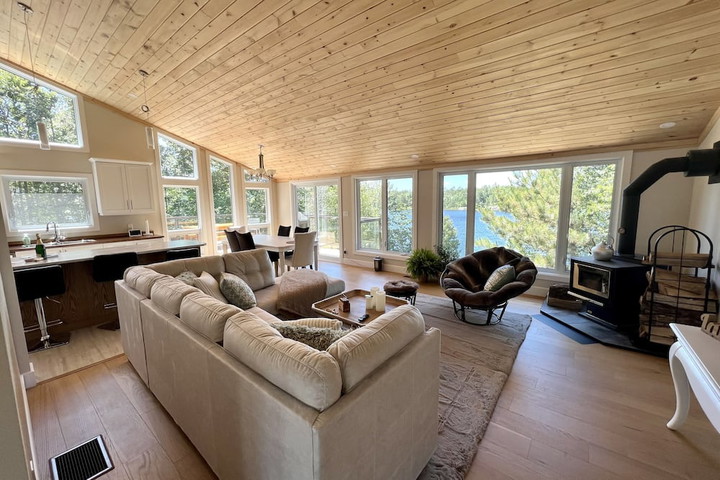 5-bedroom Executive Lakefront Retreat Sleeping 12- Relax, Recharge And Reconnect - Sudbury