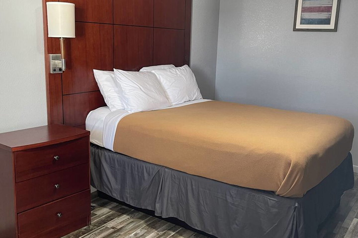 Newly Remodeled 14-room Hotel In Charming St. Mary's . - Georgia