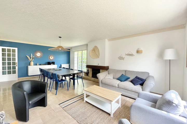 Large Family Home For 12 With Garden 5 Min From The Beach - Cast
