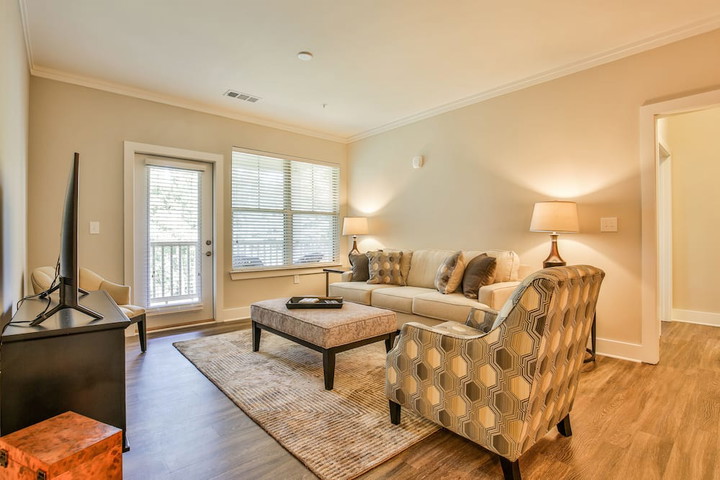 Minutes To Ksu In The Heart Of Town Center! - Kennesaw, GA