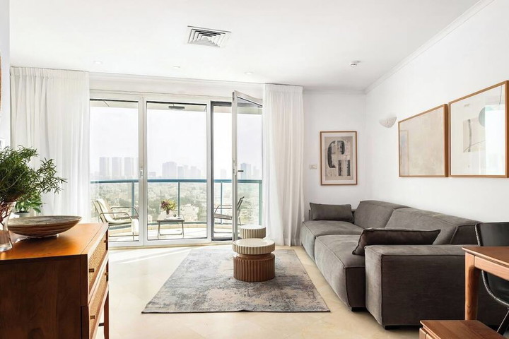 Stylish 22nd Floor Panoramic City Views & Balcony - Tel Aviv-Jaffa