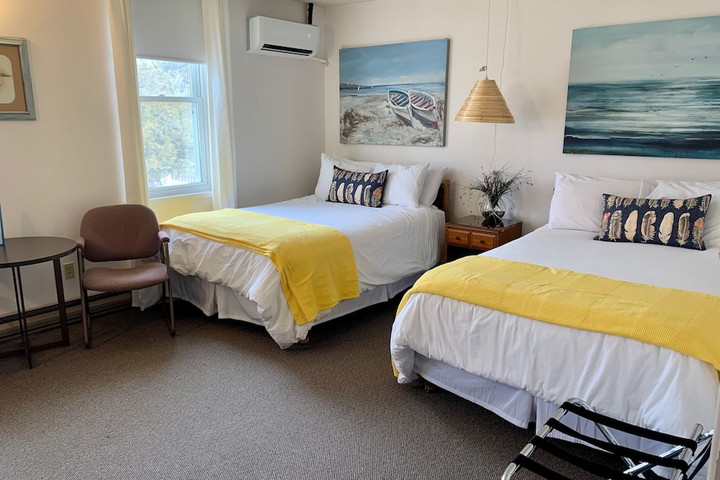206 - Standard Rm -2 Double Beds - 2nd Floor - Port Elgin