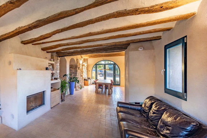 Can Ferriol - Seven Bedroom Villa, Sleeps 14 - Besalú