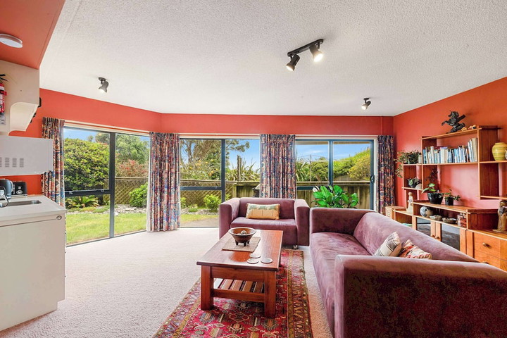 Waves And Wander - Cozy Coastal Escape - New Plymouth