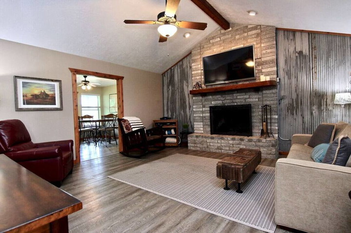 River House | Sleeps 8 | Wifi | San Marcos River - San Marcos, TX