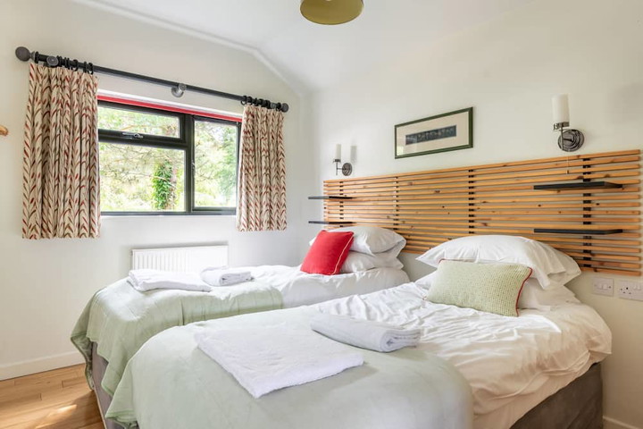 Bath & West Lodge - Sleeps 4/5 With Private Hot Tub - Glastonbury