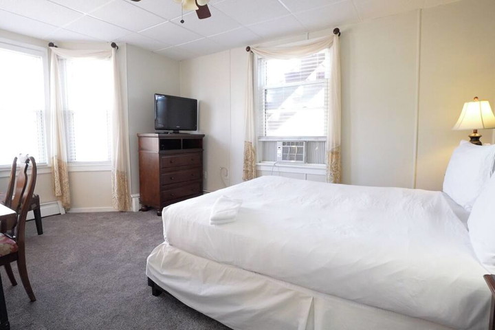 Cozy Hotel Room 250 Feet From The Boardwalk And Beach. - Atlantic City, NJ