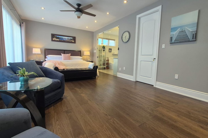 Picturesque Luxury Waterside Villa For Max. 6 Guests Group - Niagara Falls, NY