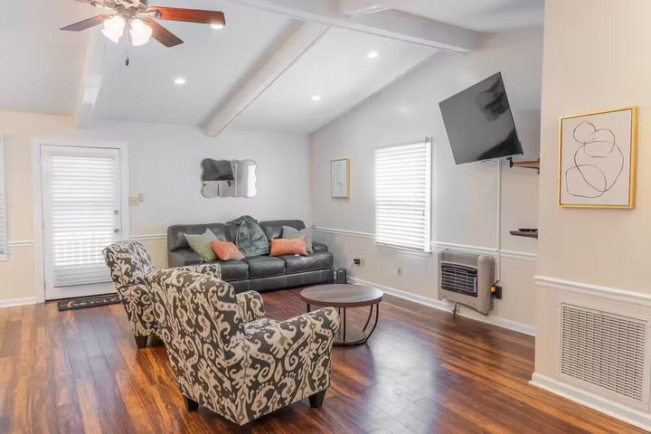 Modern Family Living  Near Food, I-85 & Hospital - Henderson, NC