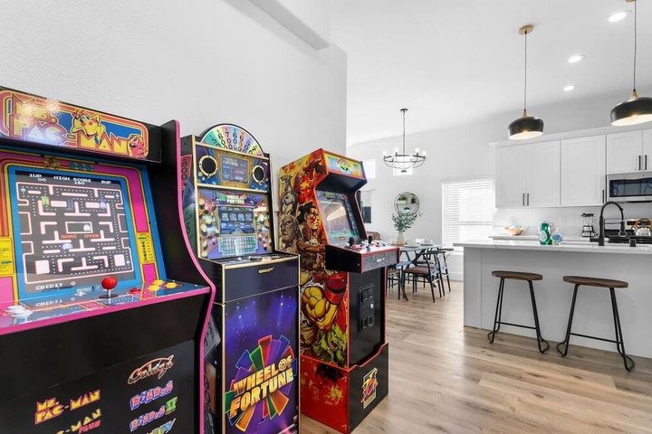 Spacious 4br Home - Pool Getaway With Arcade Fun! - North Las Vegas, NV