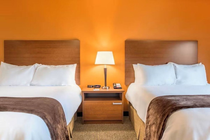 2 Units | Spacious Stays | W/ Kitchenettes - Kennewick, WA