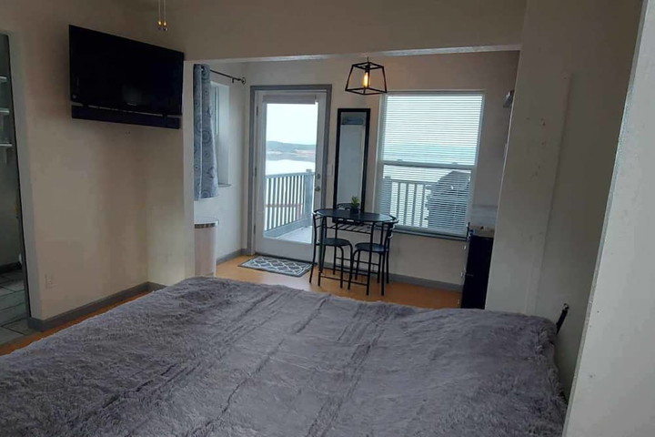 Cozy Cove: Tiny Home With An Amazing View! - Whidbey Island, WA