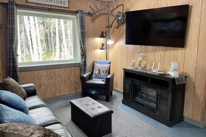 Arctic Cabin In North Pole, Alaska - Alaska