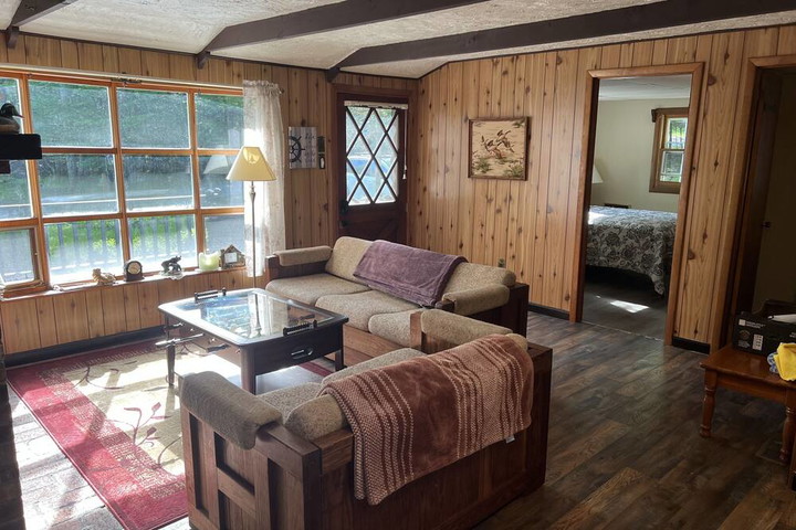 Romantic Pocono Lake Chalet: Firepit, Stream, Near Lake, Pools & Pet-friendly - Pennsylvania