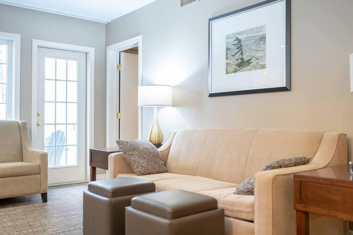 Spacious Club Suite: King Bed, Jacuzzi, Pool, Bbq - Horseshoe Valley, ON