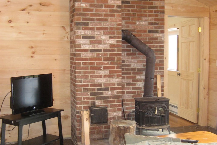 Newly Renovated Rustic Cabin - New Hampshire