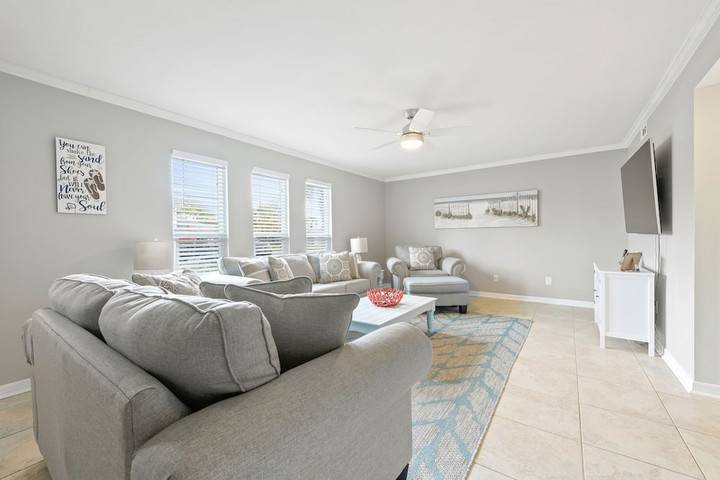 Spacious Family Beach Condo. Quiet North End. Walk To Beach, Pool & Attractions - Amelia Island, FL