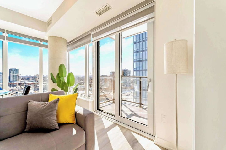 High Rise 1br Building With Gorgeous Views - Ontario