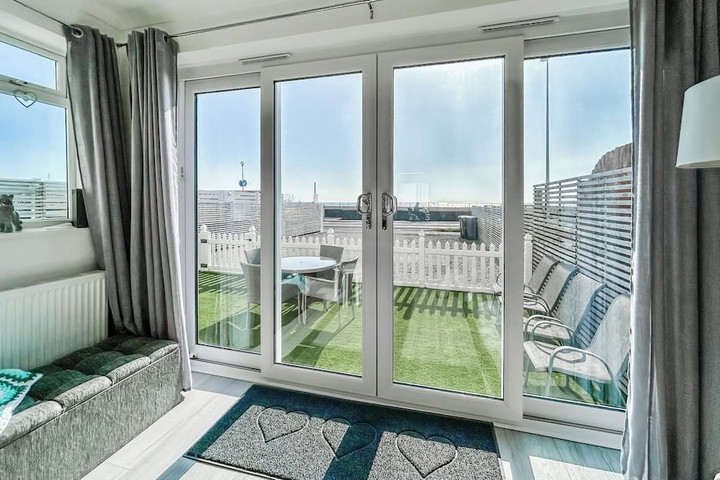 5 Bedroom Accommodation In Worthing - ステイング