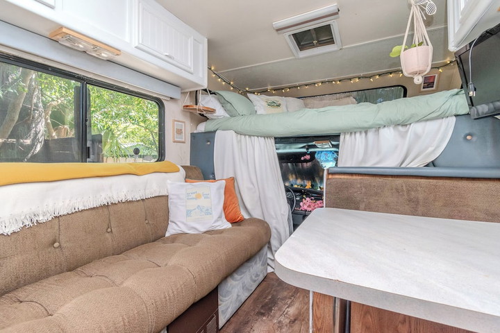 Urban Backyard Rv Camping Experience In St. Petersburg, Florida - Tampa Bay
