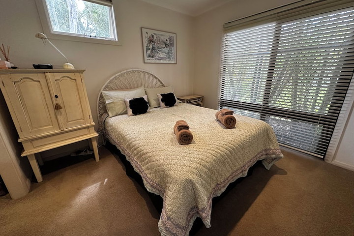 "The Barn House",  Pet Friendly, Tennis/pickle Ball Court - Narrabeen