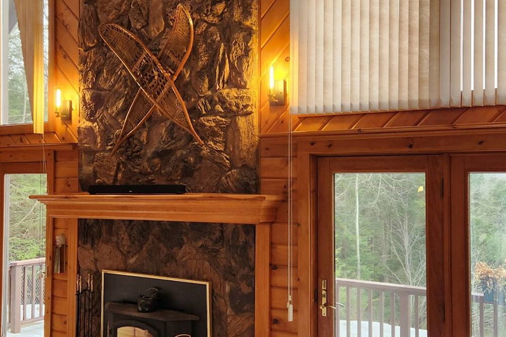 Secluded 4-bedroom Log Cabin With Mt. Monadnock Views. With Ac - Greenfield, NH
