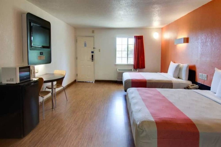 2 Queen Beds | Mob Acc Tub Nsmk - Mount Pleasant, TX